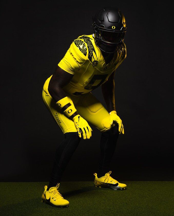 Oregon Ducks Release Their Bright New Uniform 1st Game Combo Ahead of ...