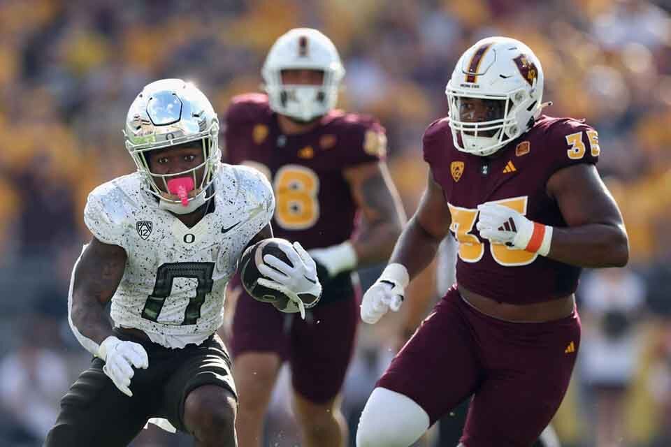 Ducks Absolutely Dominate Arizona State Sun Devils in a 49-13 Blowout ...